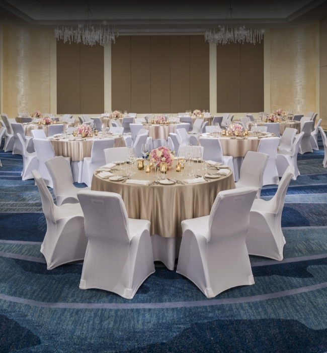 Beach Wedding in Vows on the Beach at Sheraton Grand Chennai Resort ...